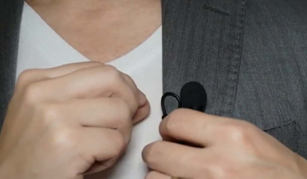 What is a Lavalier Microphone and How to Use It? - Hollyland