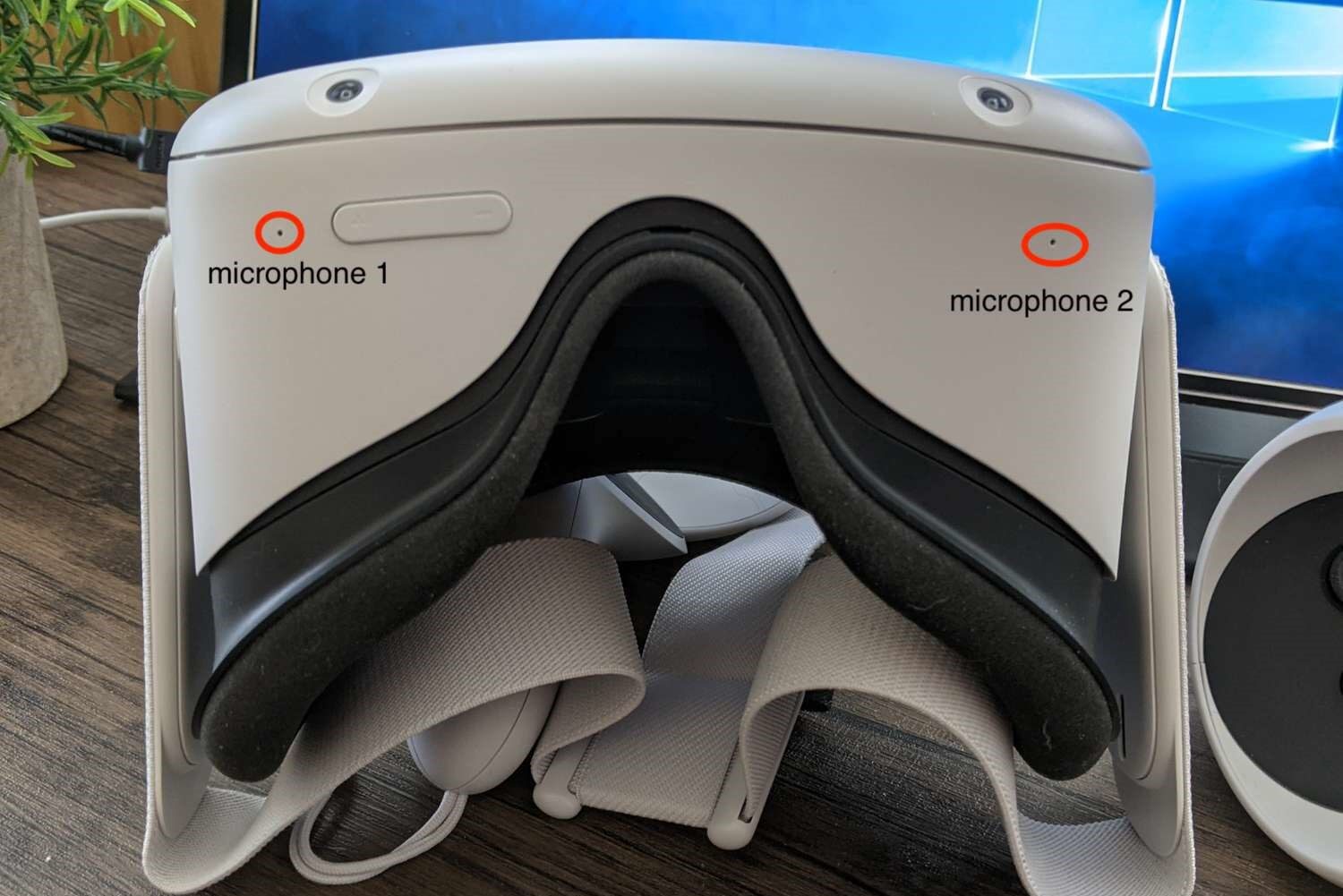 Where is the Microphone On Oculus Quest 2 - Hollyland