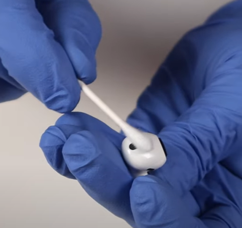 How to Clean AirPods Pro Microphone? [Step by Step] - Hollyland