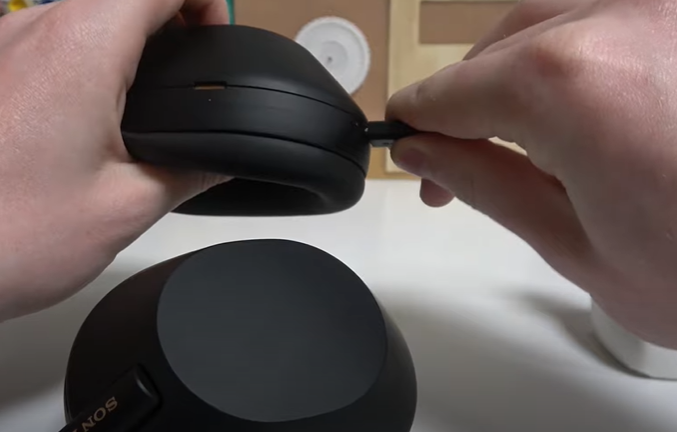 How to Charge Sony WH-1000XM4 Headphones? [Step by Step] - Hollyland